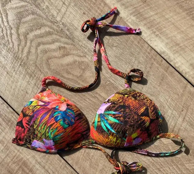 Triangle Cup Bikini Styles – MaxCleavage.com