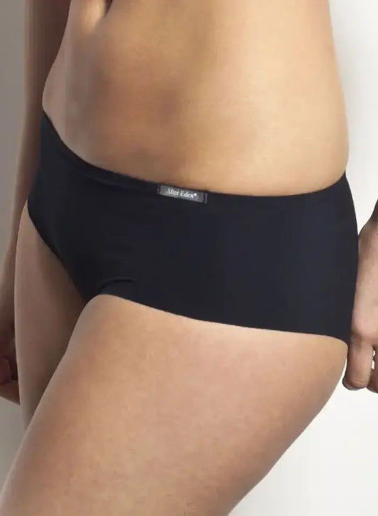 Briefs – MaxCleavage.com